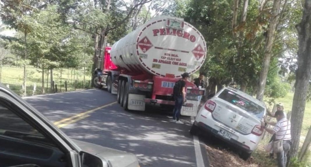 Guerrilla obstruye el corredor vial entre Tame y Arauca | News Radio Arauca