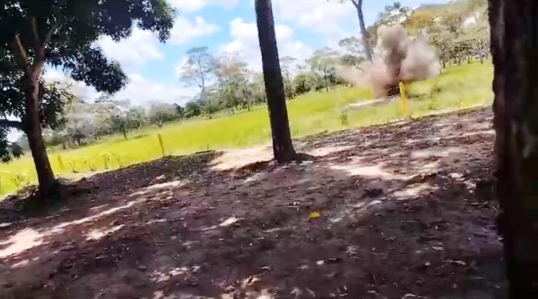 Ejército Nacional neutraliza artefacto explosivo cerca de una finca en Tame, Arauca | News Radio ...